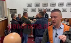 Incidenti në Këshillin Bashkiak të Pogradecit, deputeti Kapri nga Korça ...